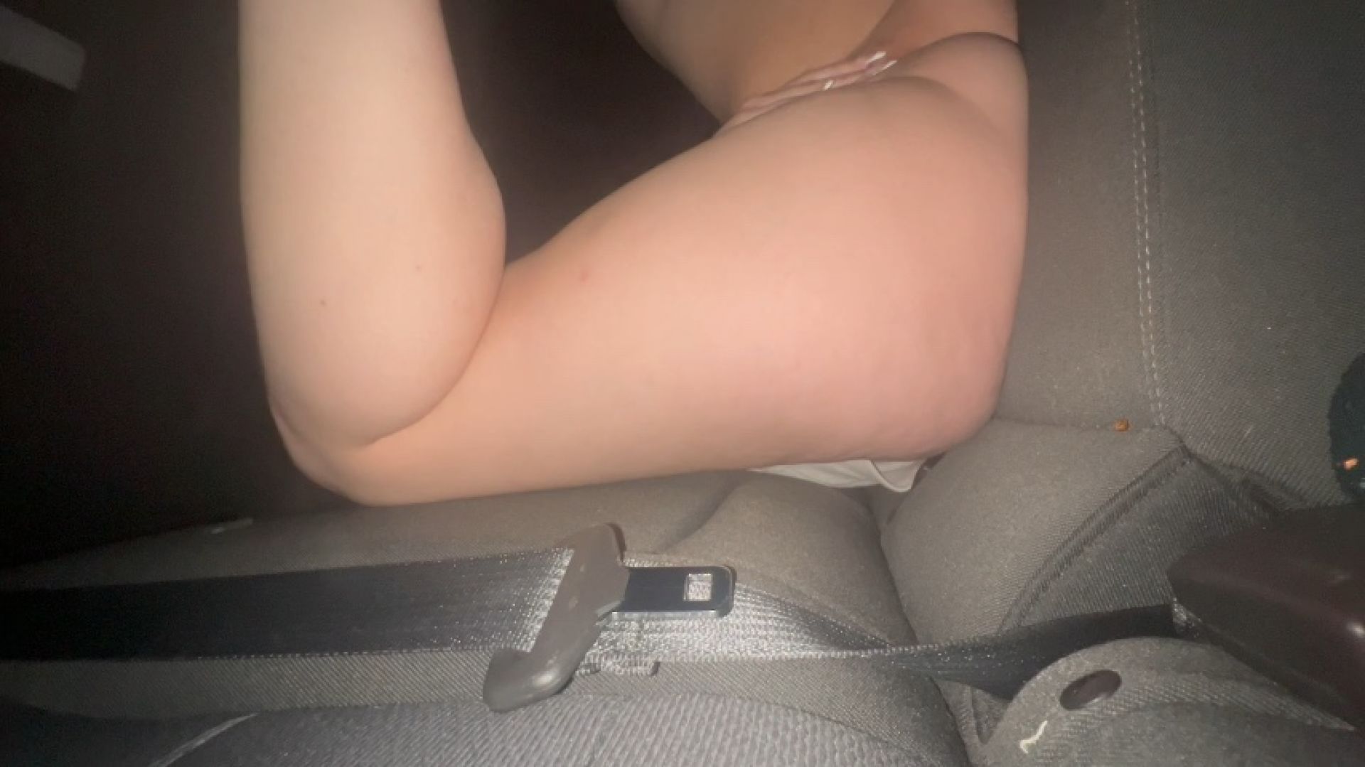 Ashleyblayde Sneaky Car Orgasm Manyvids