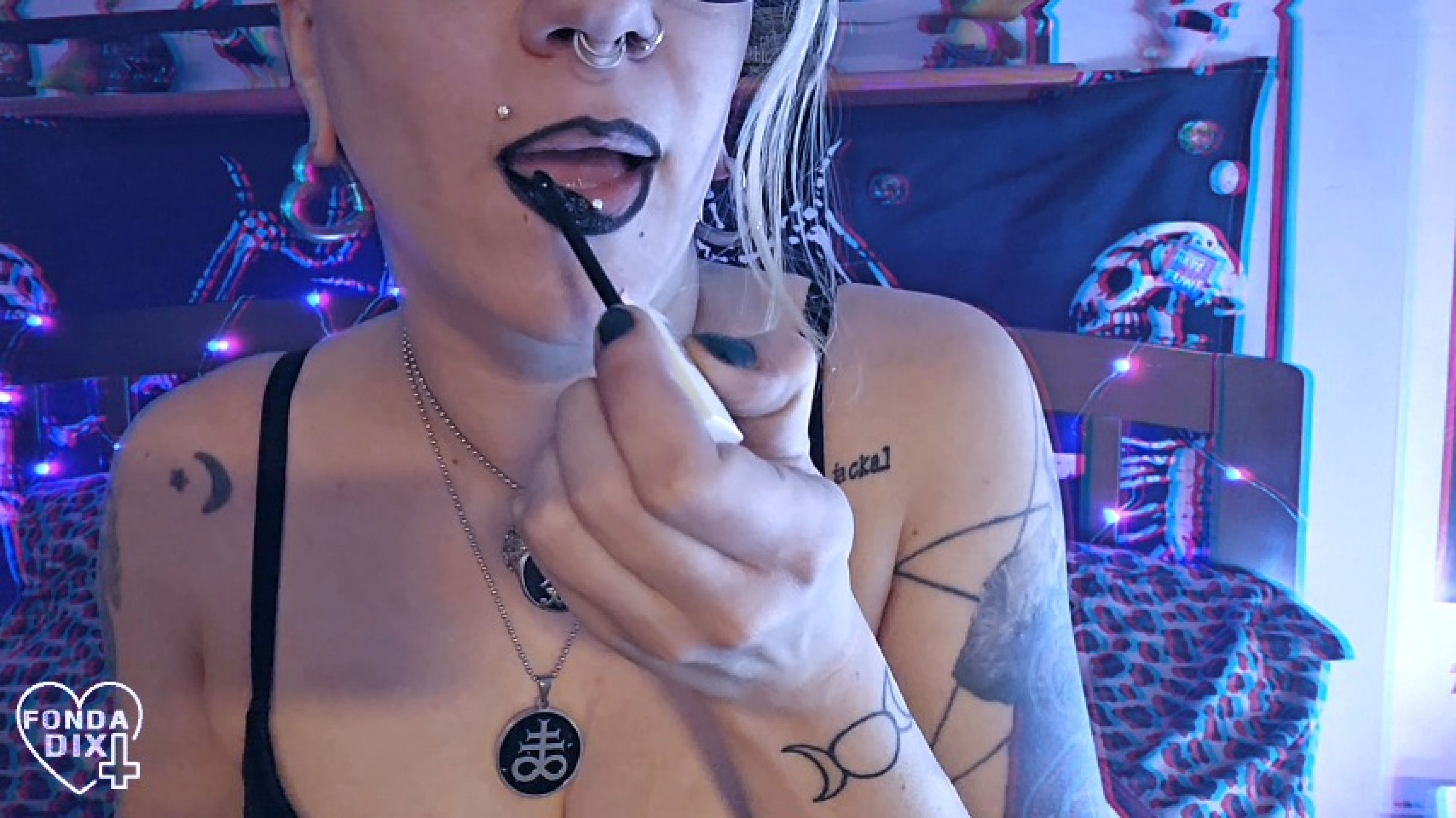 Fondadix Juicy Black Lips Manyvids