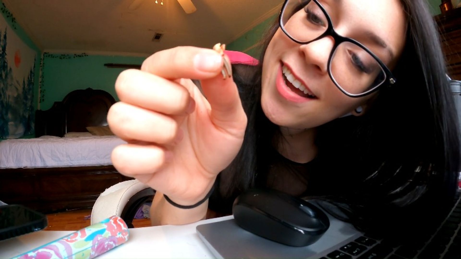 Goddesslolla Giantess Camgirl Disposes Of Tiny Fans Manyvids