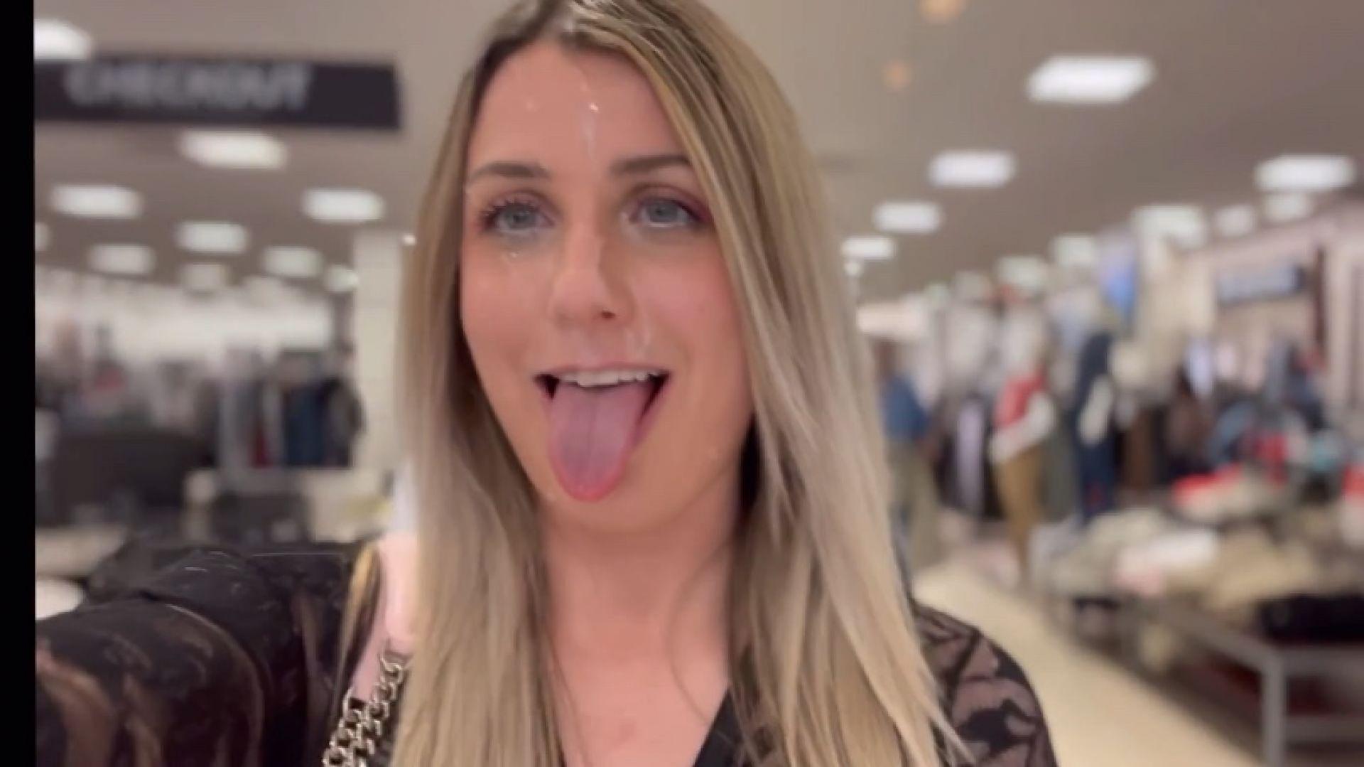 Lunahill Dressing Room Bj And Cumwalk Through Mall Manyvids