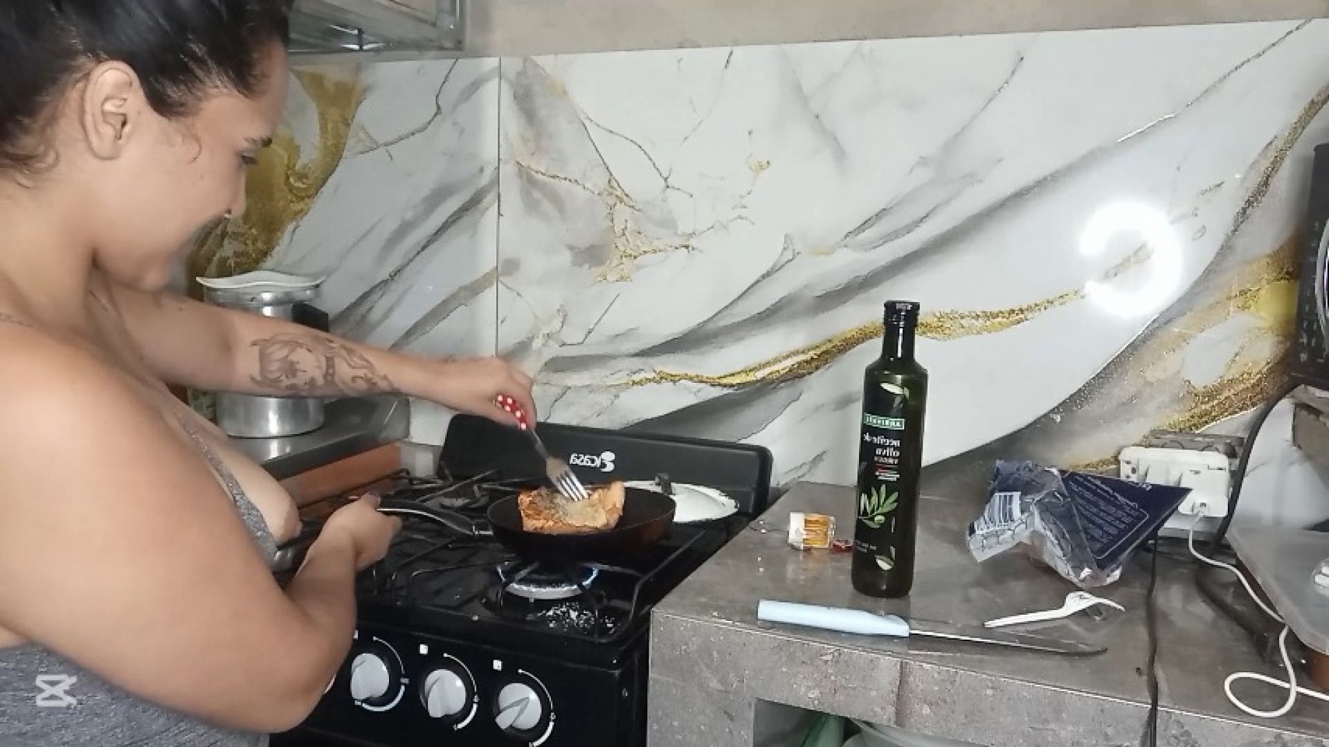 Butterfly Lu Alone Home Cooking And Eating Manyvids
