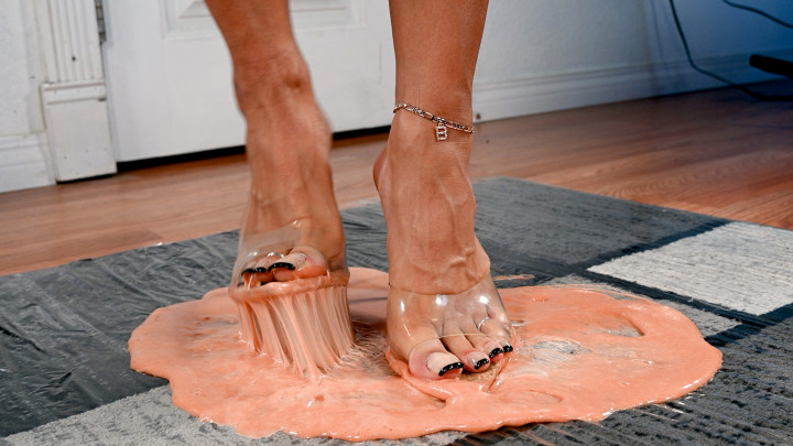 Fembryce Feet Stuck In Goo Heels And Barefoot Manyvids