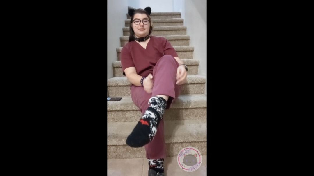 Violetkitten613 Hot Sweaty Nurse Shows Off Her Sweaty Feet Manyvids