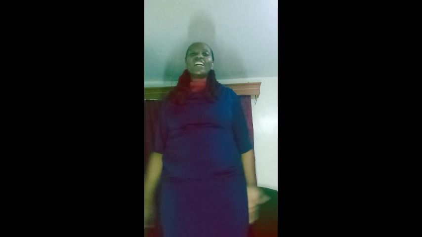 Queenafro Smelly Loud Farts Burping While Eating Manyvids