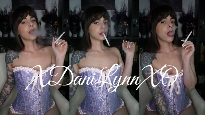 Dani Lynn Smoking In Pretty Corset Manyvids