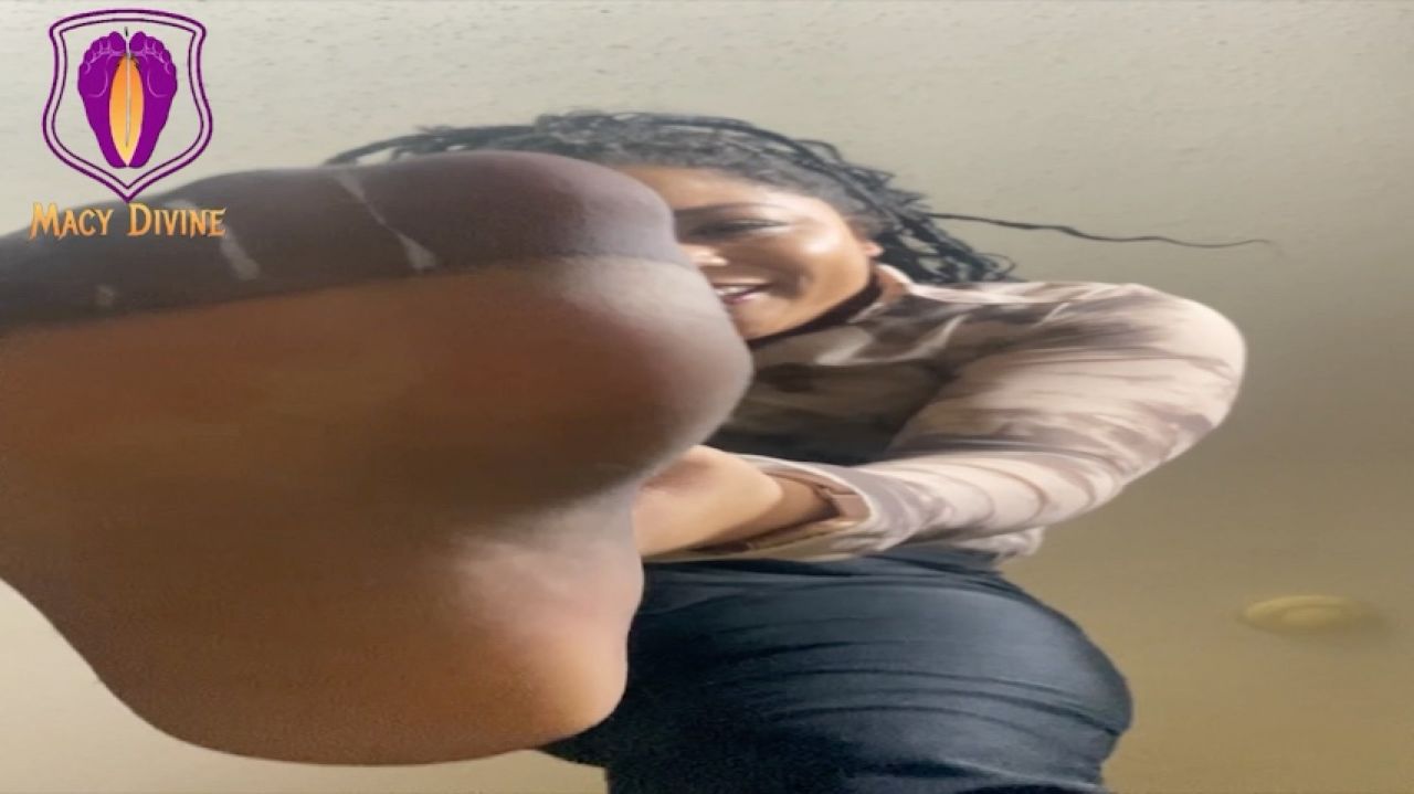 Macydivine The Divine Giantess Manyvids