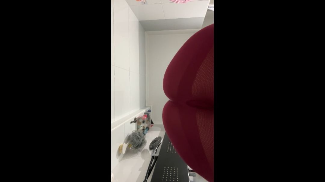 Prettyprincess220 Dominates With Wet Farts Manyvids