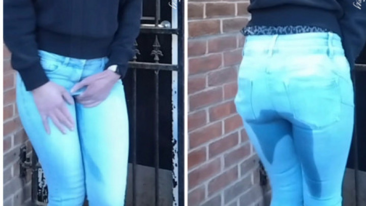 Seductivewifey Public Toilet Closed Jeans Wetting Manyvids