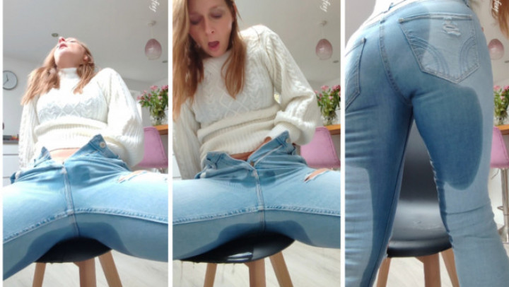 Seductivewifey Horny And Watching Porn Jeans Wetting Manyvids