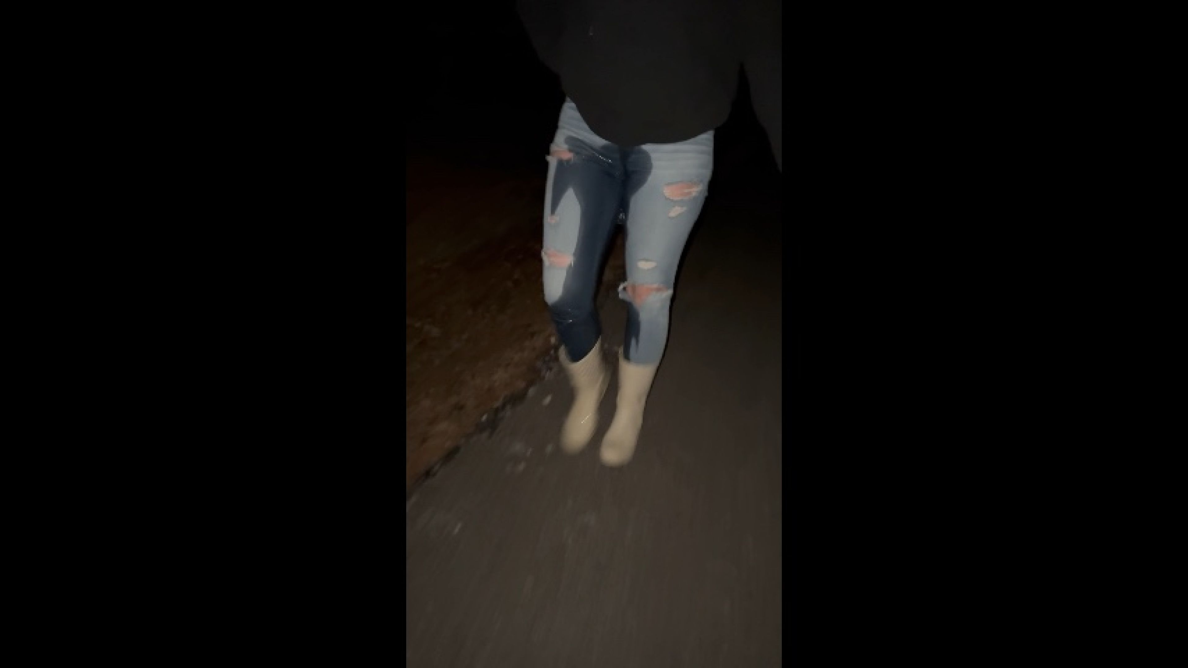 Xodesperatedestinyxo Wetting Jeans In The Street Manyvids