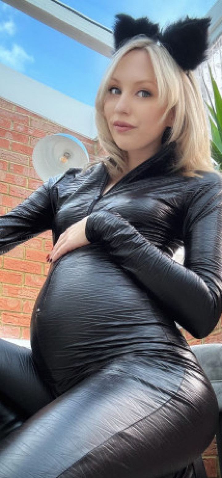 Mollyminx22 Pregnant Oil And Pussy Play Manyvids