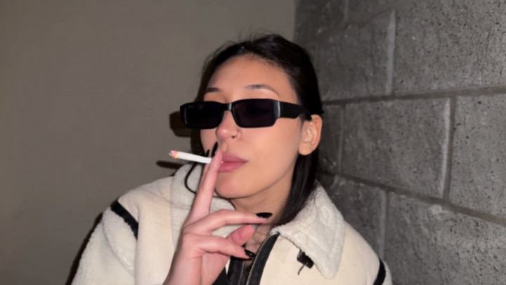 Imbabylexie - smoking with sunglasses - ManyVids
