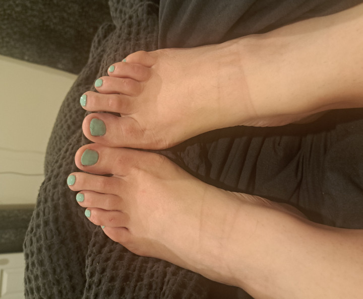 Bubbles0000 Giantess Puts You In Her Converse And Goes For A Run