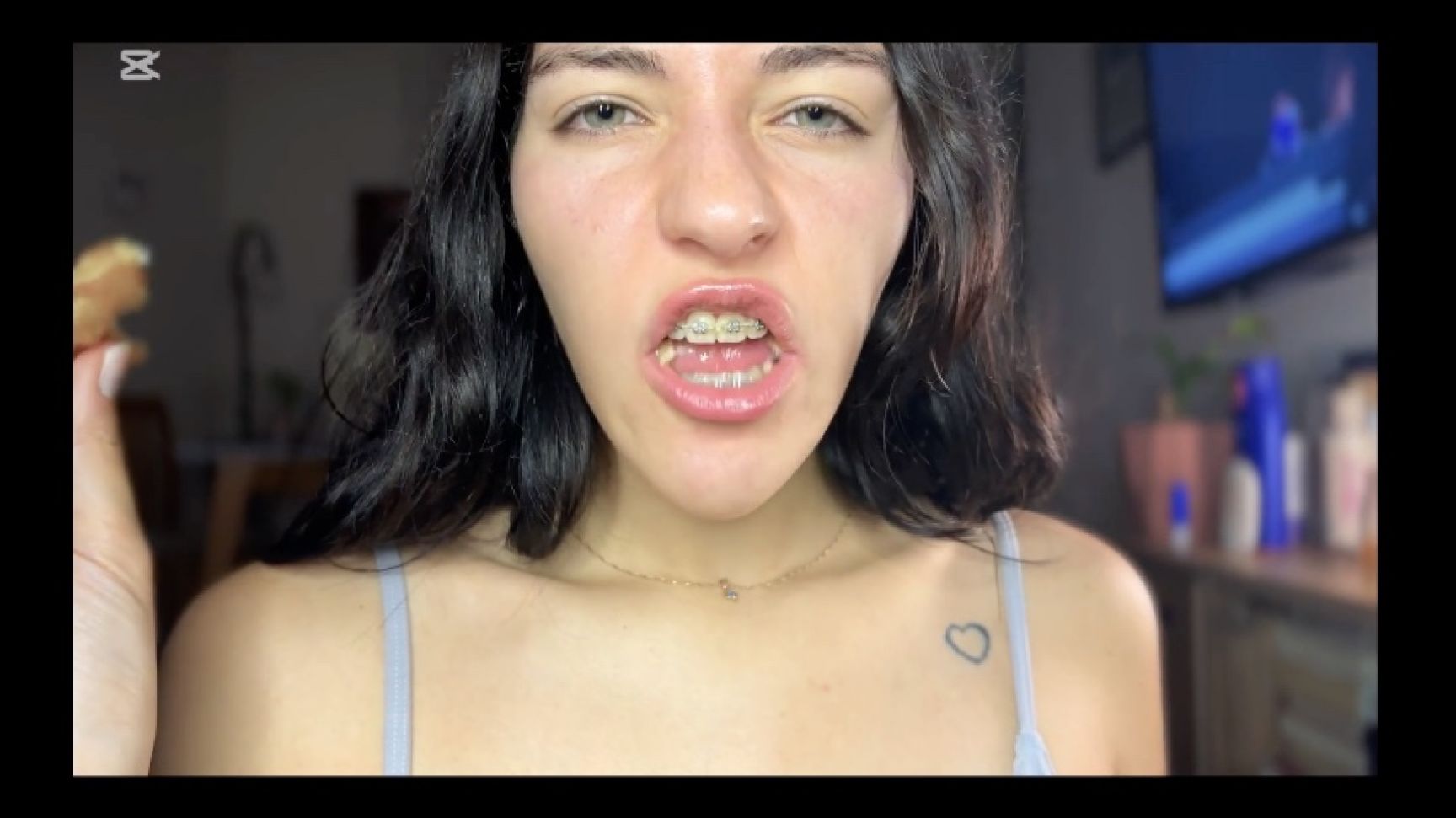 Sashasweetcakee Chewing Nuggets Wide Open Mouth Swallowing Hard