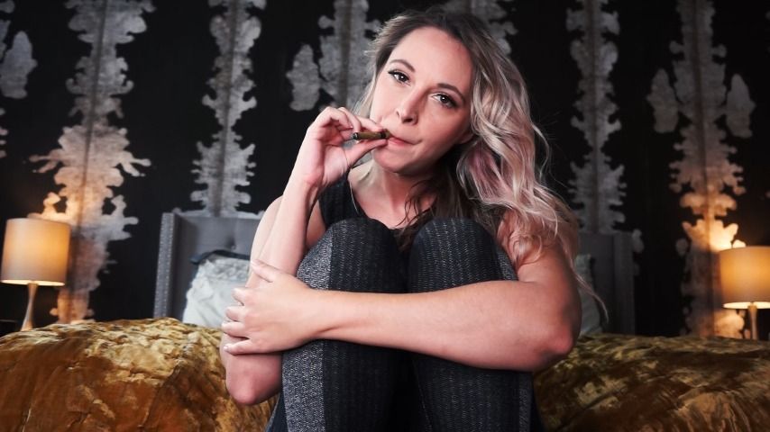 Allie Eve Knox Quick Toke Manyvids