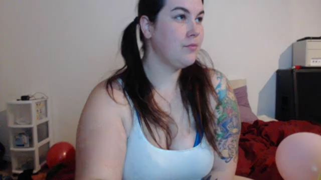 Serephdoll Big League Chewing Making Bubbles Manyvids